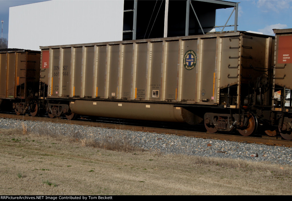 BNSF coal gon